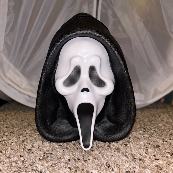 None | Holiday | Scream Vi Popcorn Bucket Ghost Face Popcorn Bucket ...
